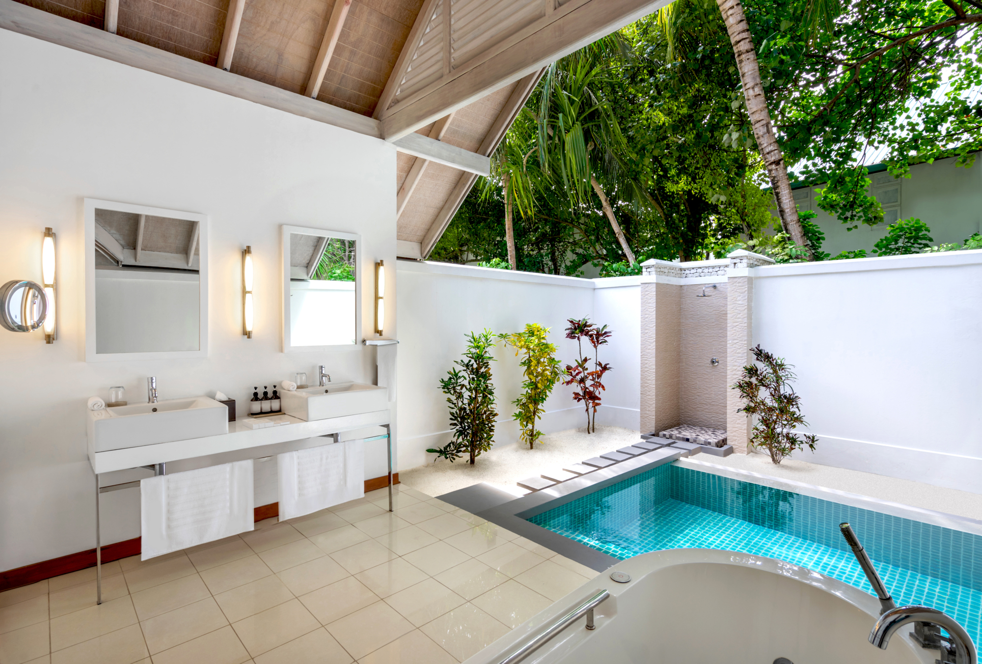Rooms of the NH Maldives Kuda Rah Resort