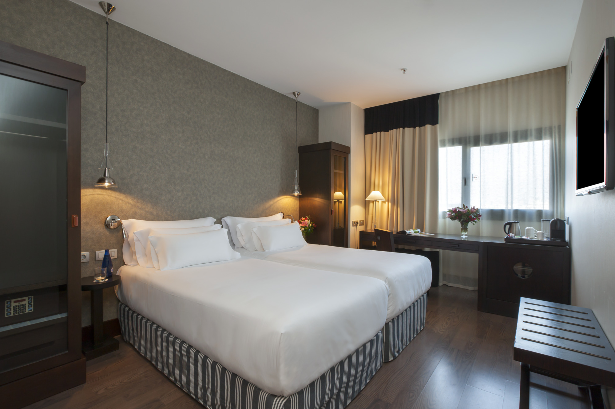 NH Collection Sevilla: 4* Hotel in Seville Business District