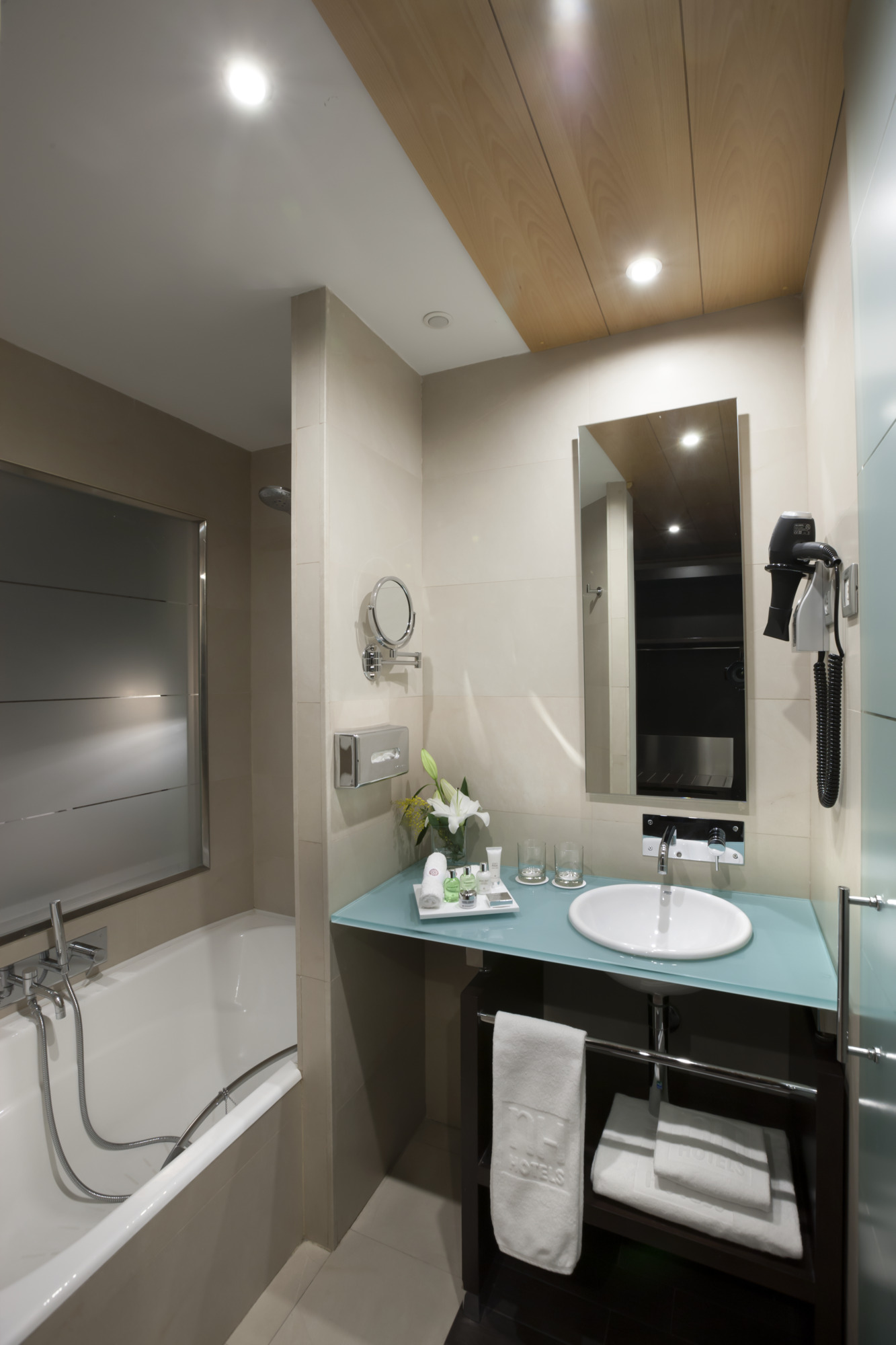 NH Collection Sevilla: 4* Hotel in Seville Business District