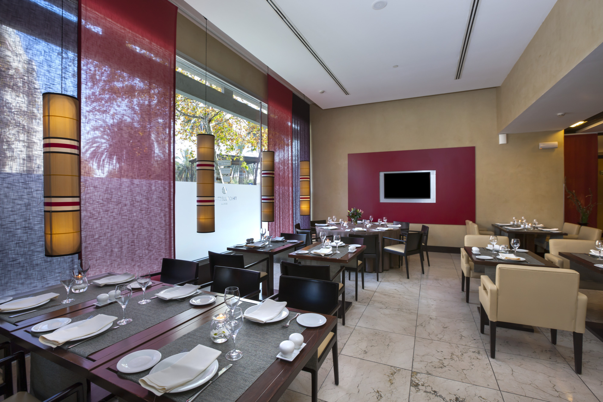 NH Collection Sevilla: 4* Hotel in Seville Business District
