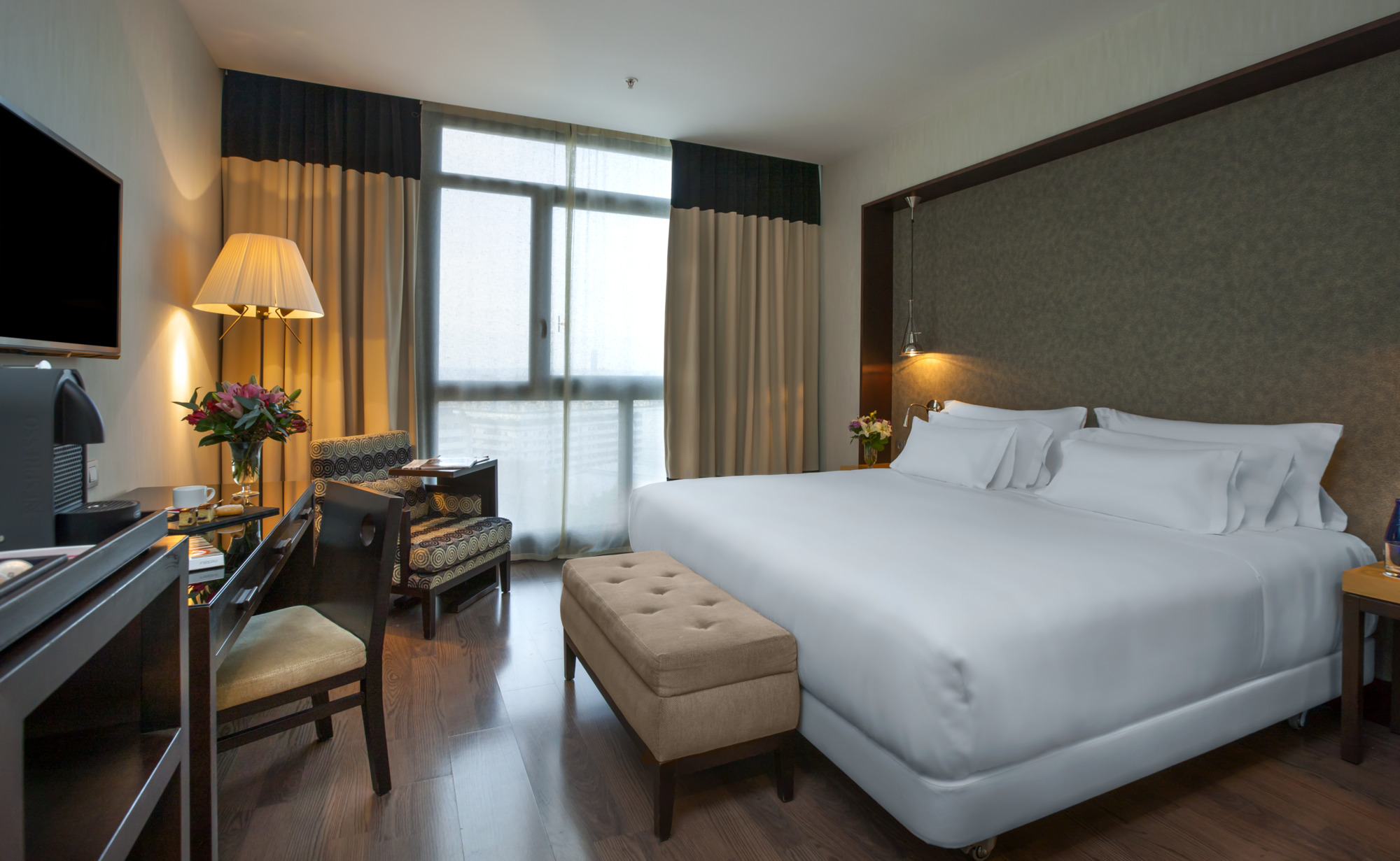 NH Collection Sevilla: 4* Hotel in Seville Business District