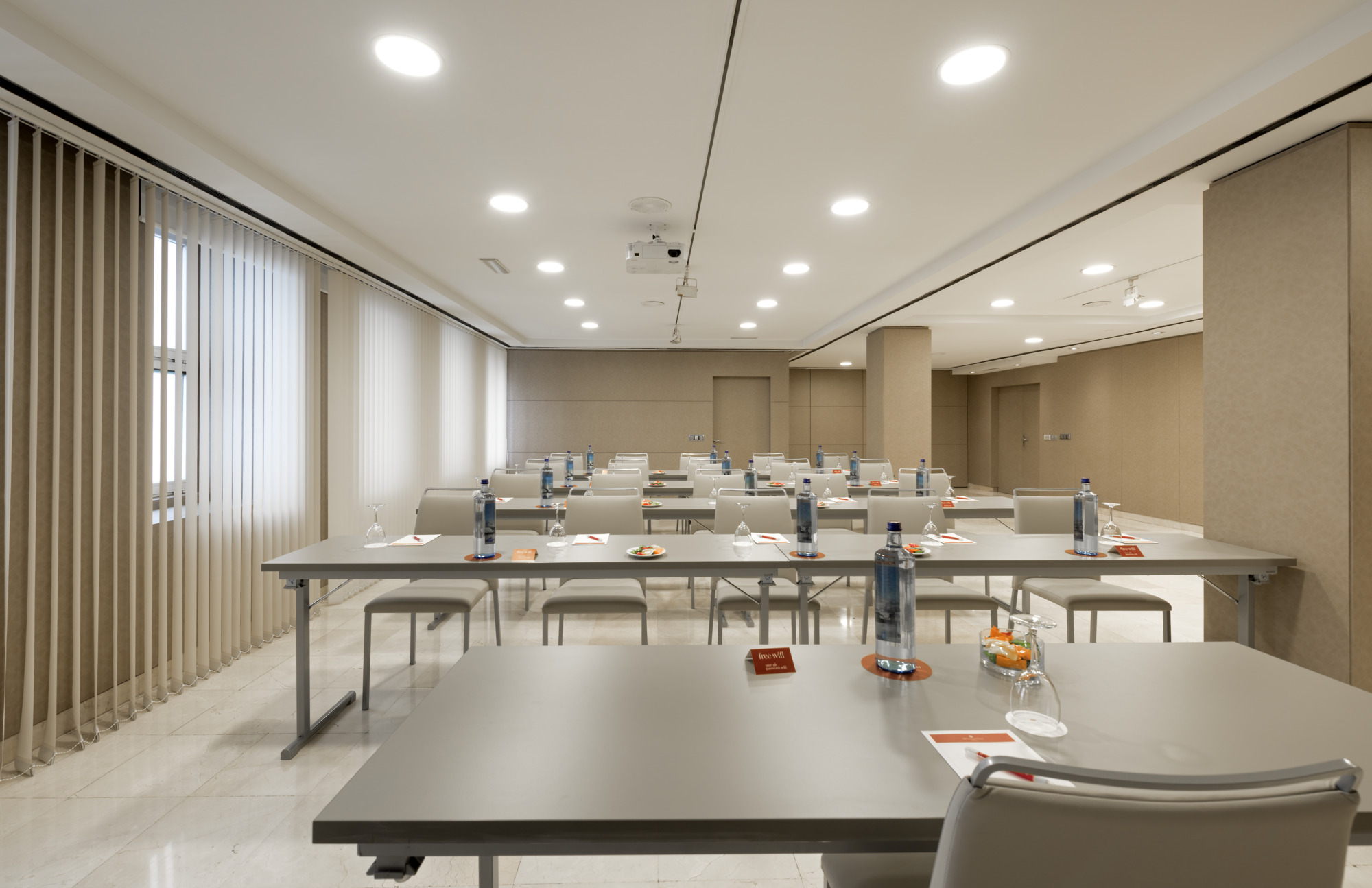 NH Collection Madrid Colón: 4* Hotel in Downtown Madrid