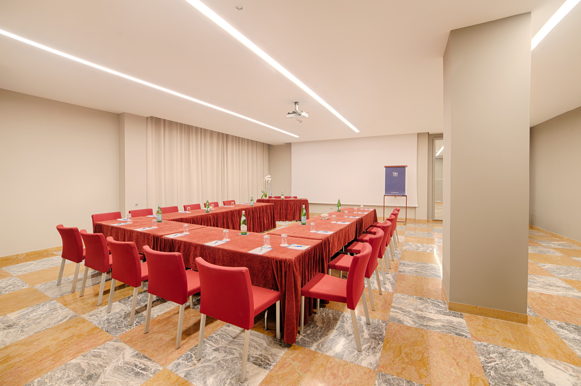 Salas para reuniones y eventos NH La Spezia