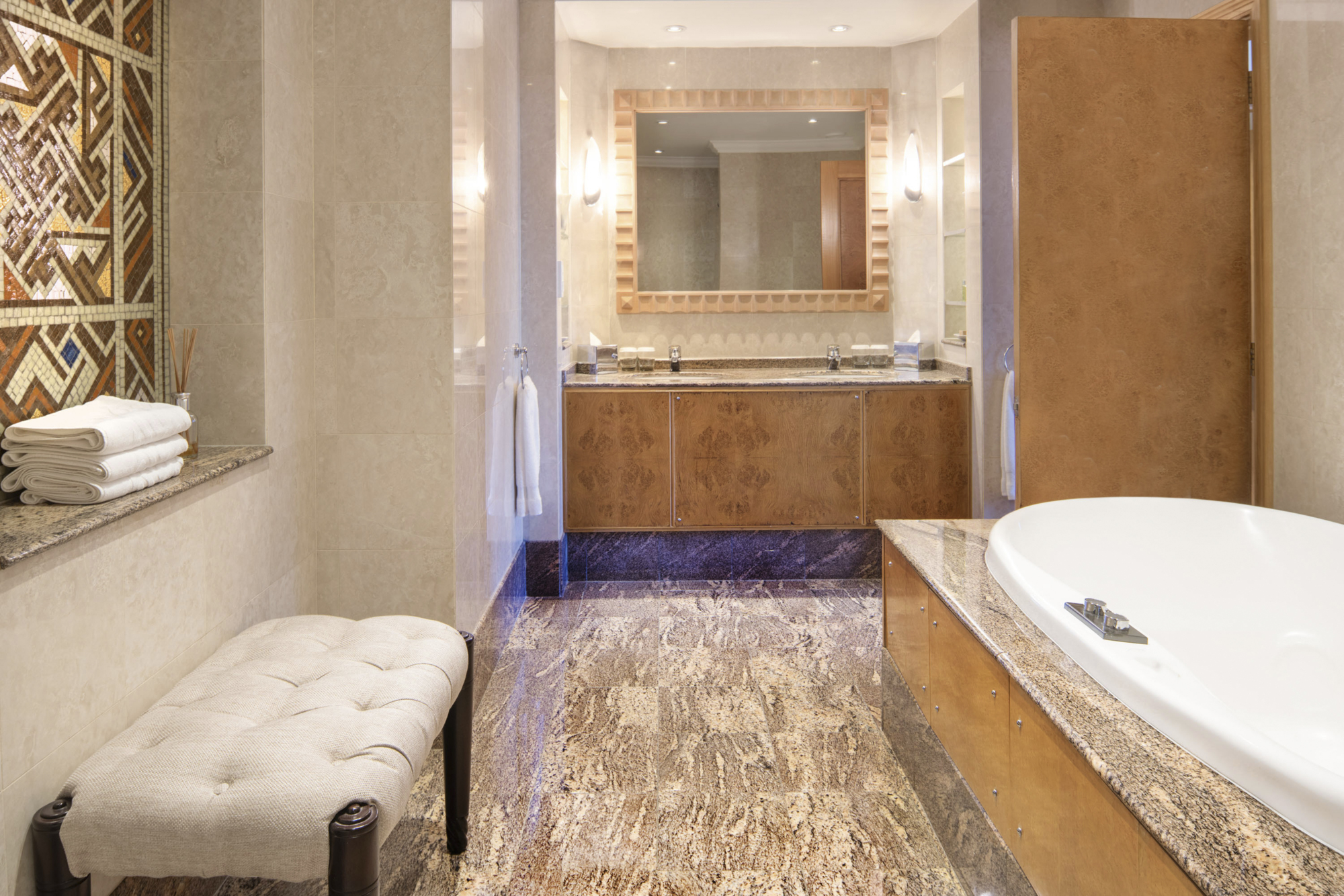 NH Johannesburg Sandton, in the financial district | NH Hotels & Resorts