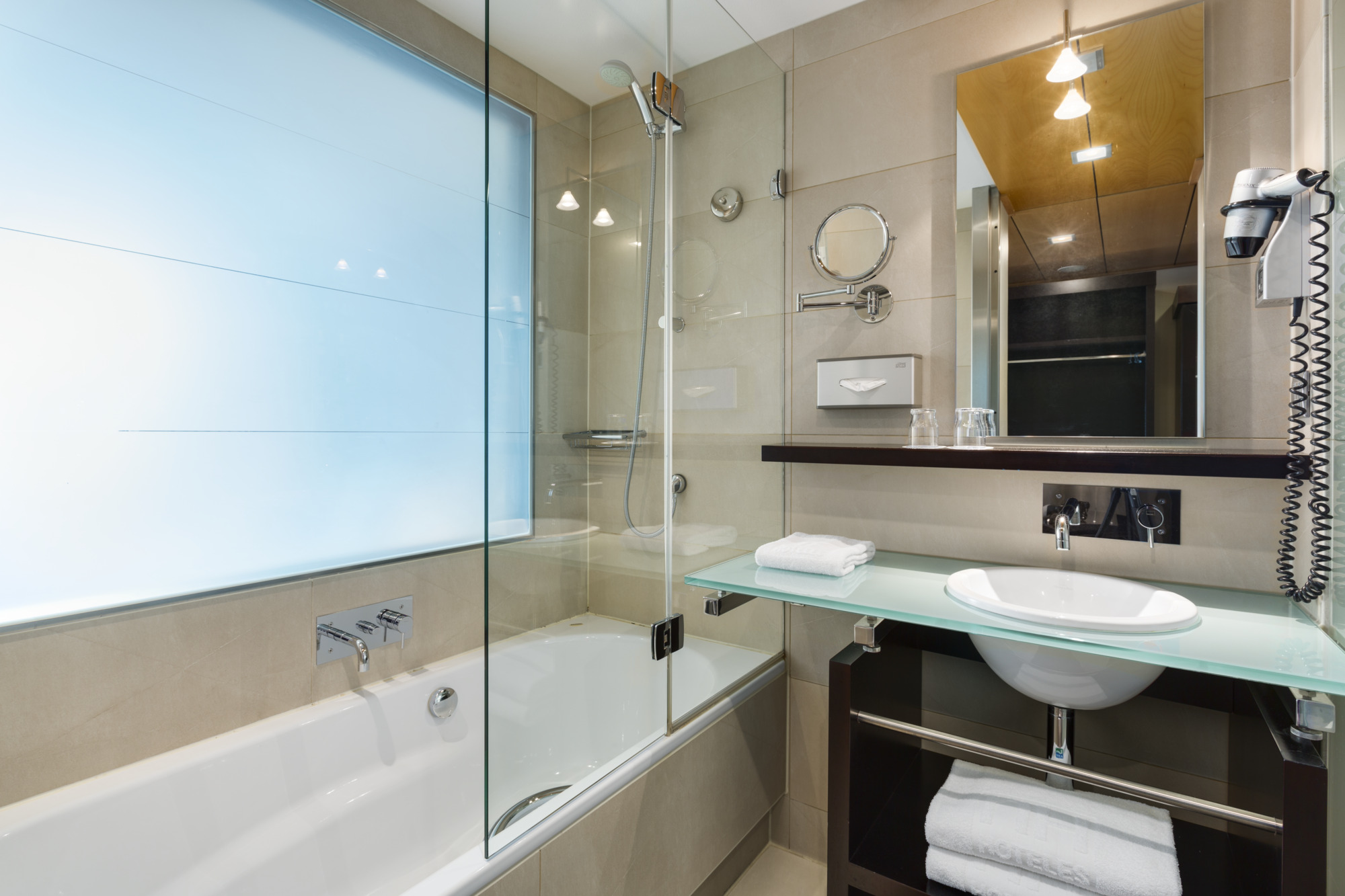 Hotel NH Den Haag | Up to 25% off | nh-hotels.com