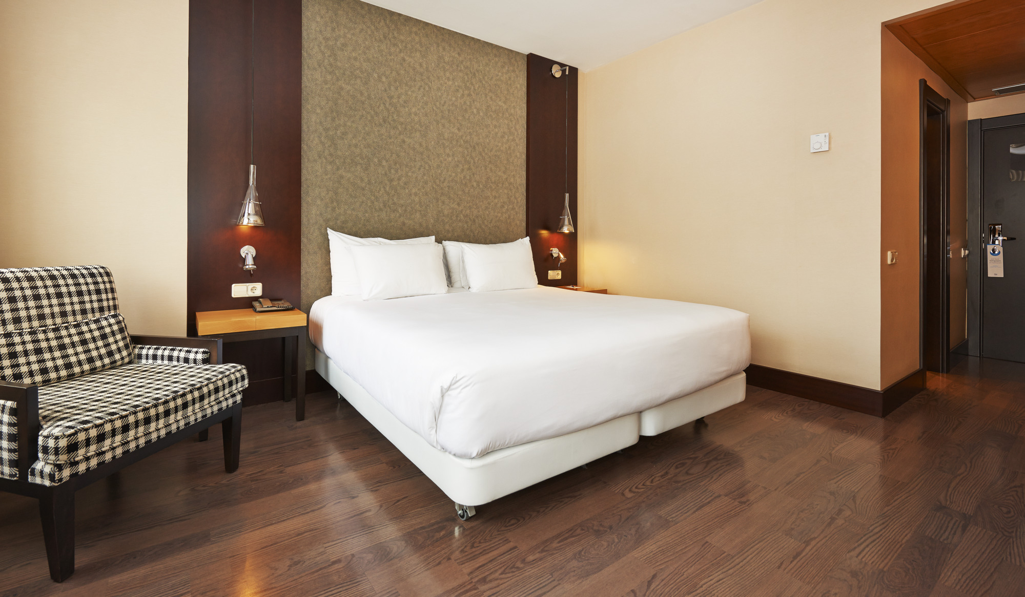 Hotel NH Barcelona Eixample | Up to 25% off | nh-hotels.com