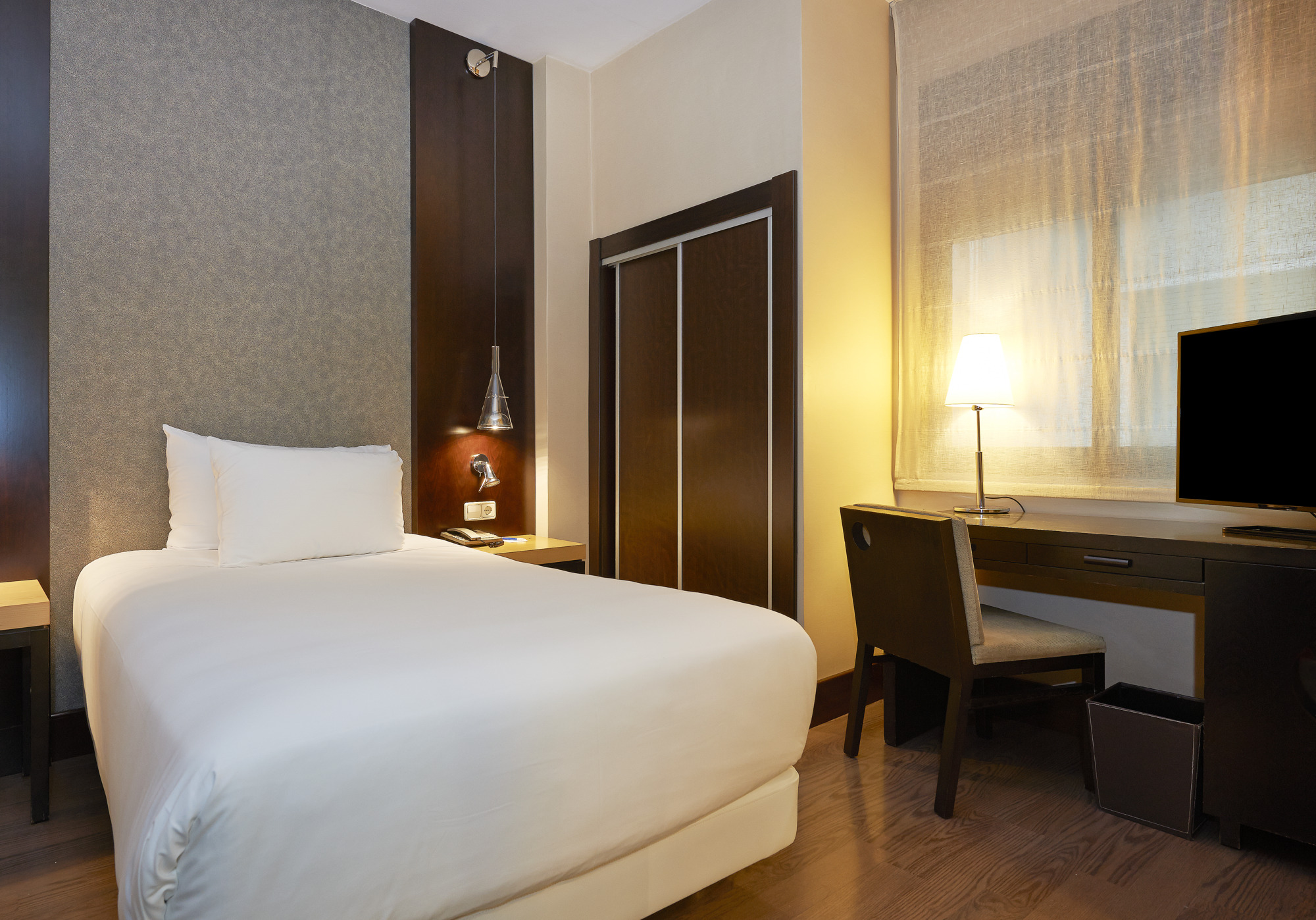 Hotel NH Barcelona Eixample | Up to 25% off | nh-hotels.com