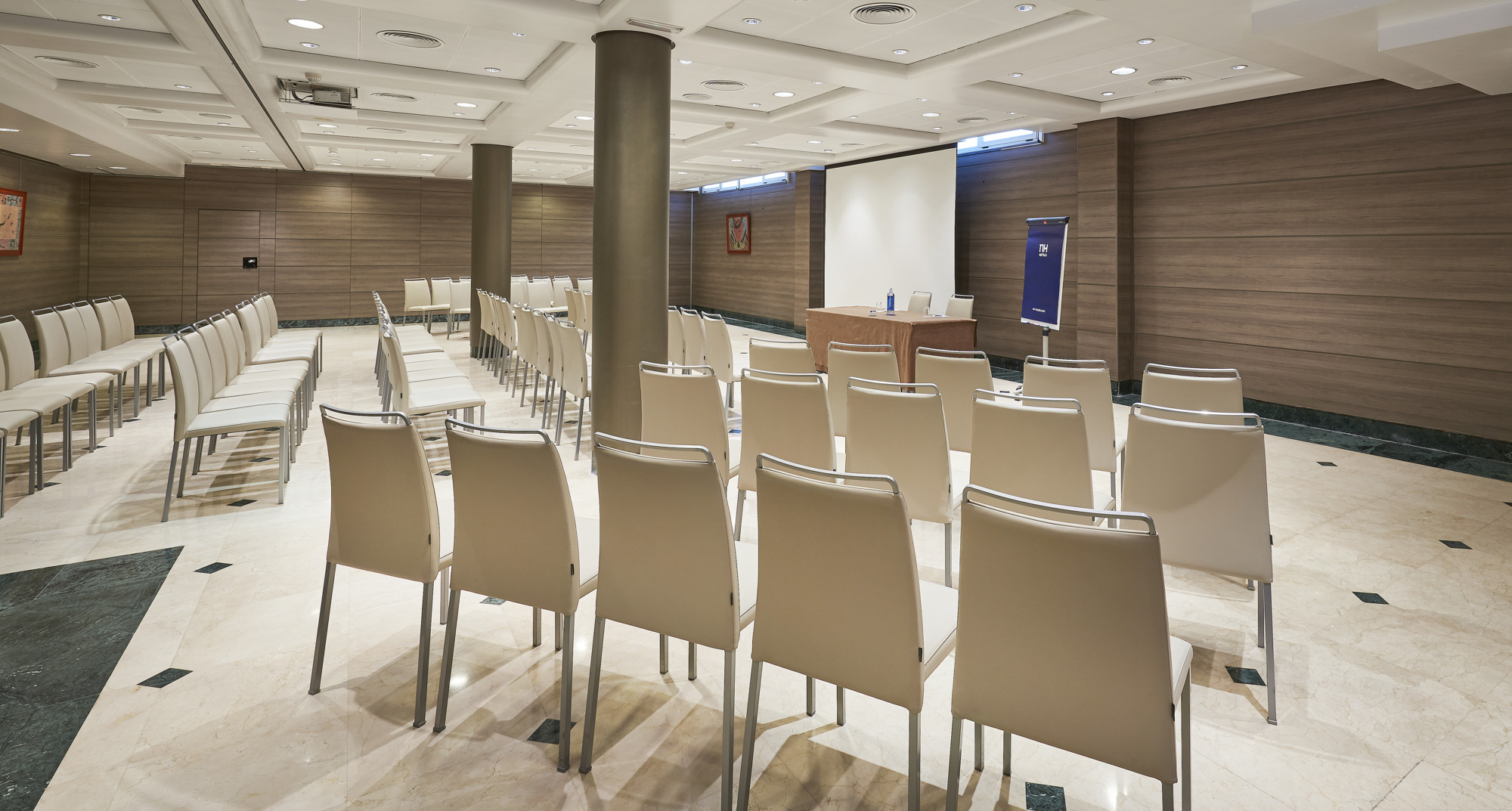 Hotel NH Valencia Center | Up to 25% off | nh-hotels.com