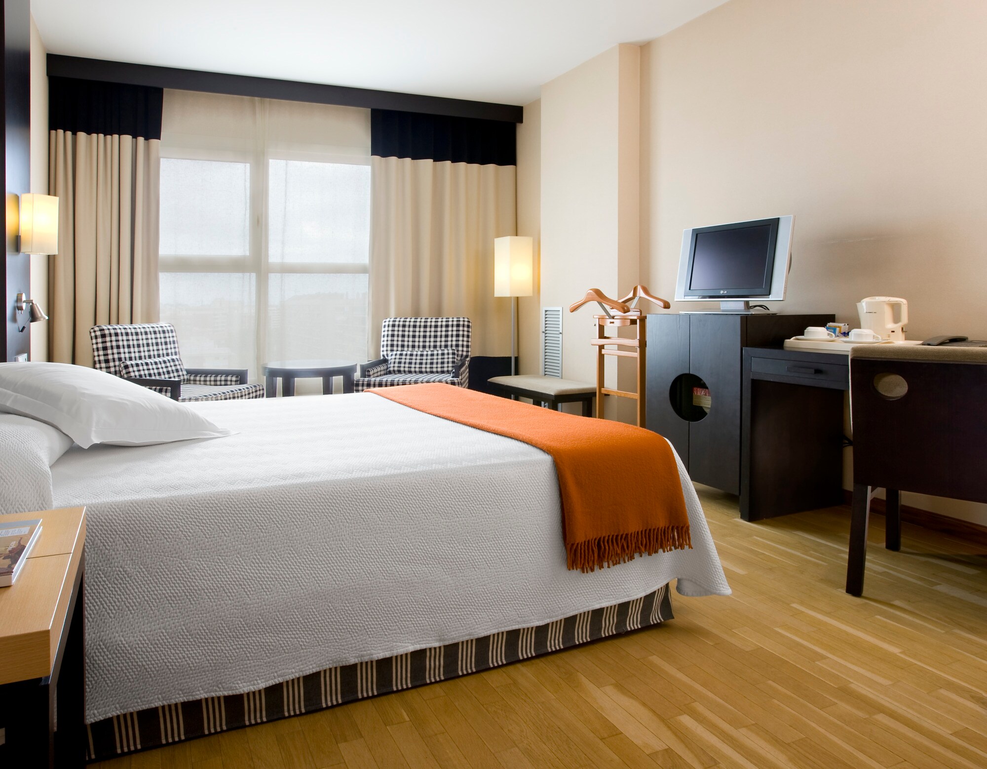 Hotel NH Valencia Center | Up to 25% off | nh-hotels.com