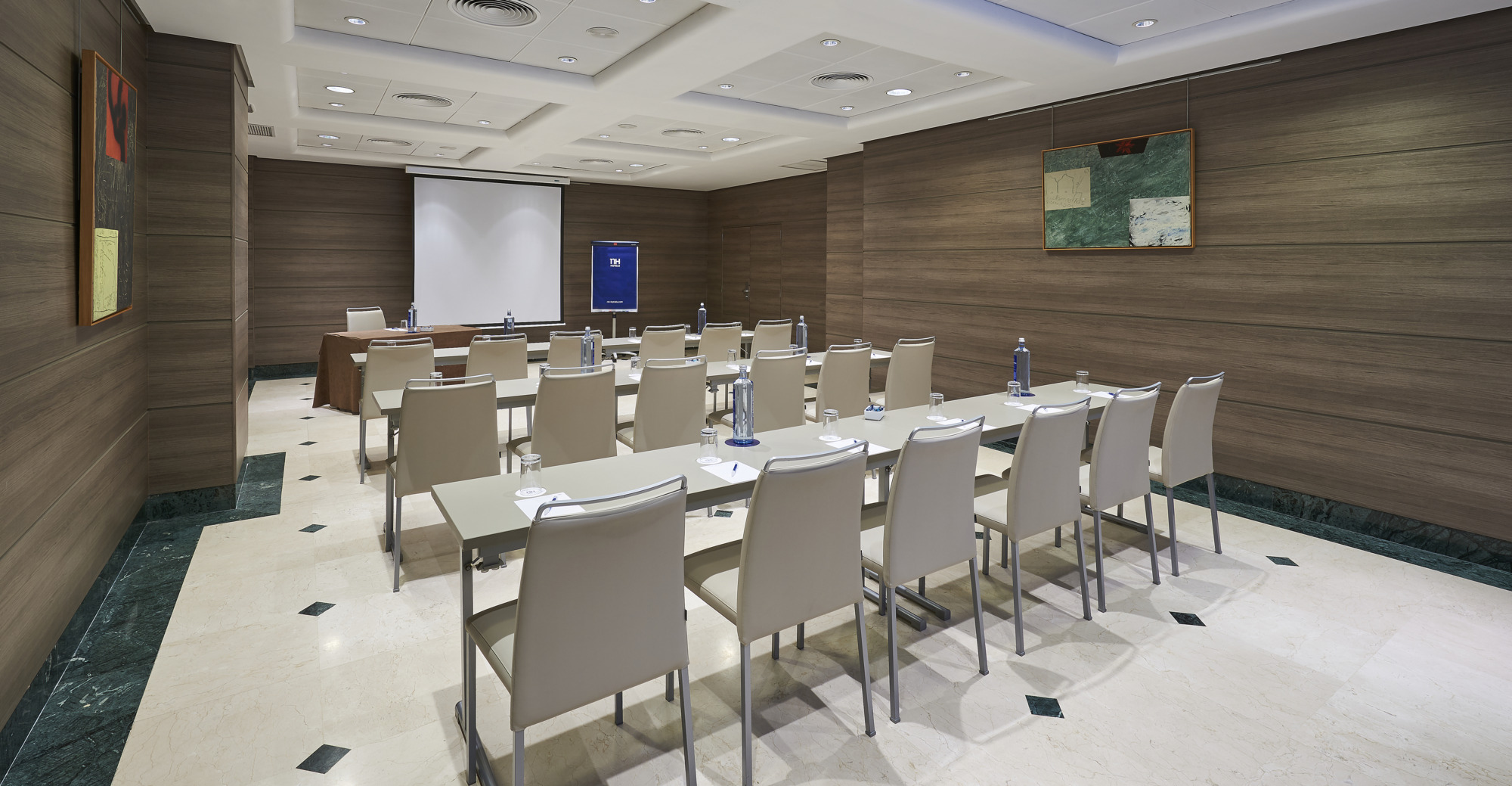 Hotel NH Valencia Center | Up to 25% off | nh-hotels.com