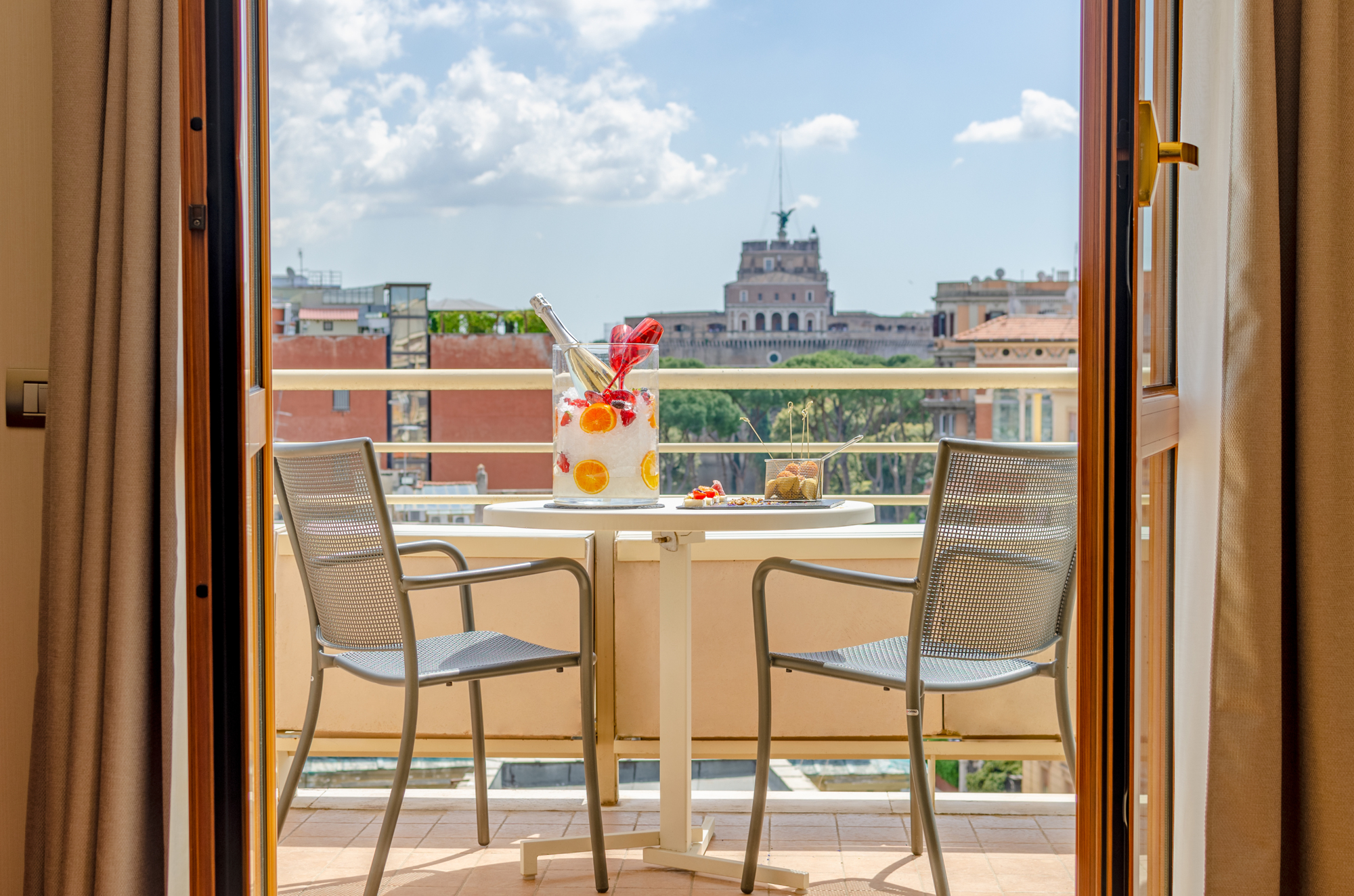 NH Collection Roma Giustiniano: 4* Hotel in Downtown Rome
