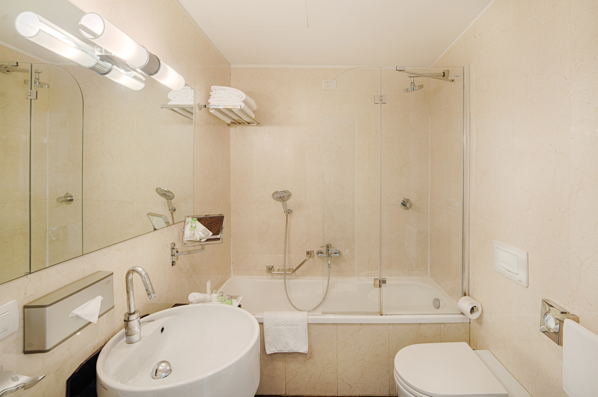 NH Collection Roma Giustiniano: 4* Hotel in Downtown Rome