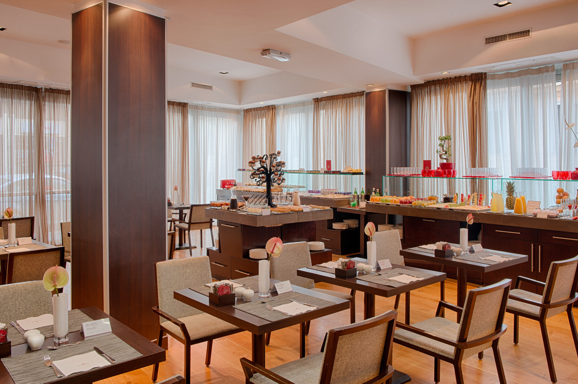 NH Collection Roma Giustiniano: 4* Hotel in Downtown Rome