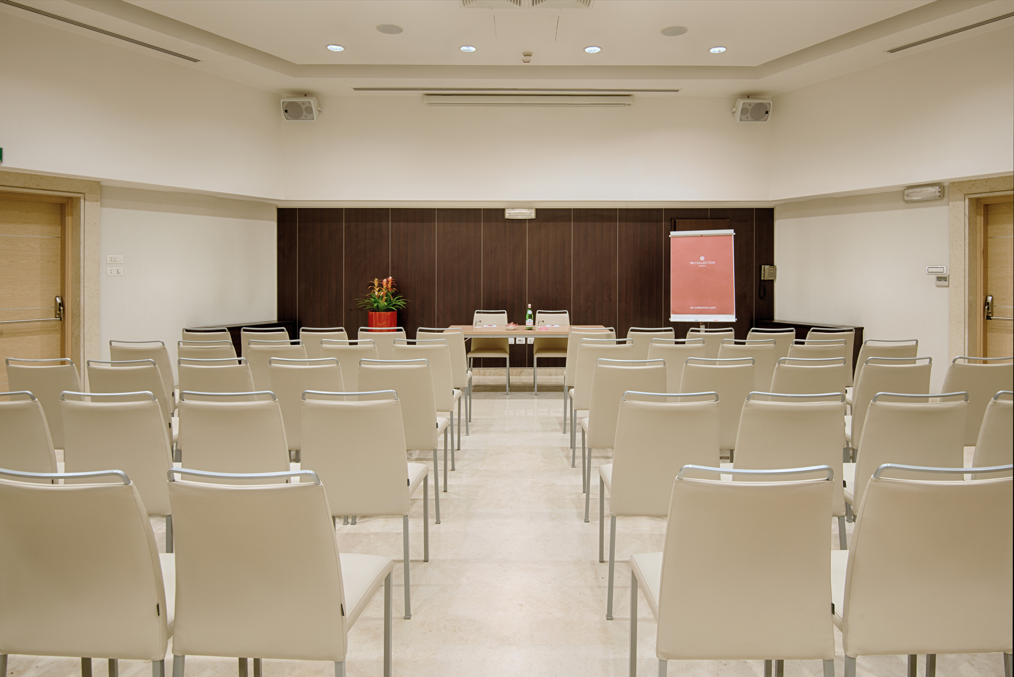 NH Collection Roma Giustiniano: 4* Hotel in Downtown Rome